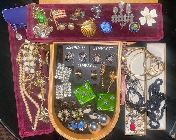 Large Vintage Signed & Unsigned Costume Jewelry Lot #2554 - Etsy