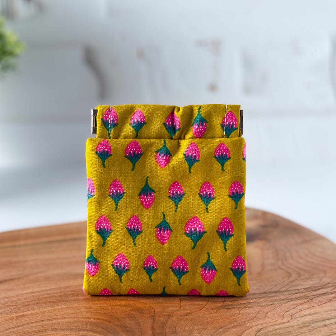 Small Squeeze Flex Frame Pinch Pouch / Strawberries - Etsy