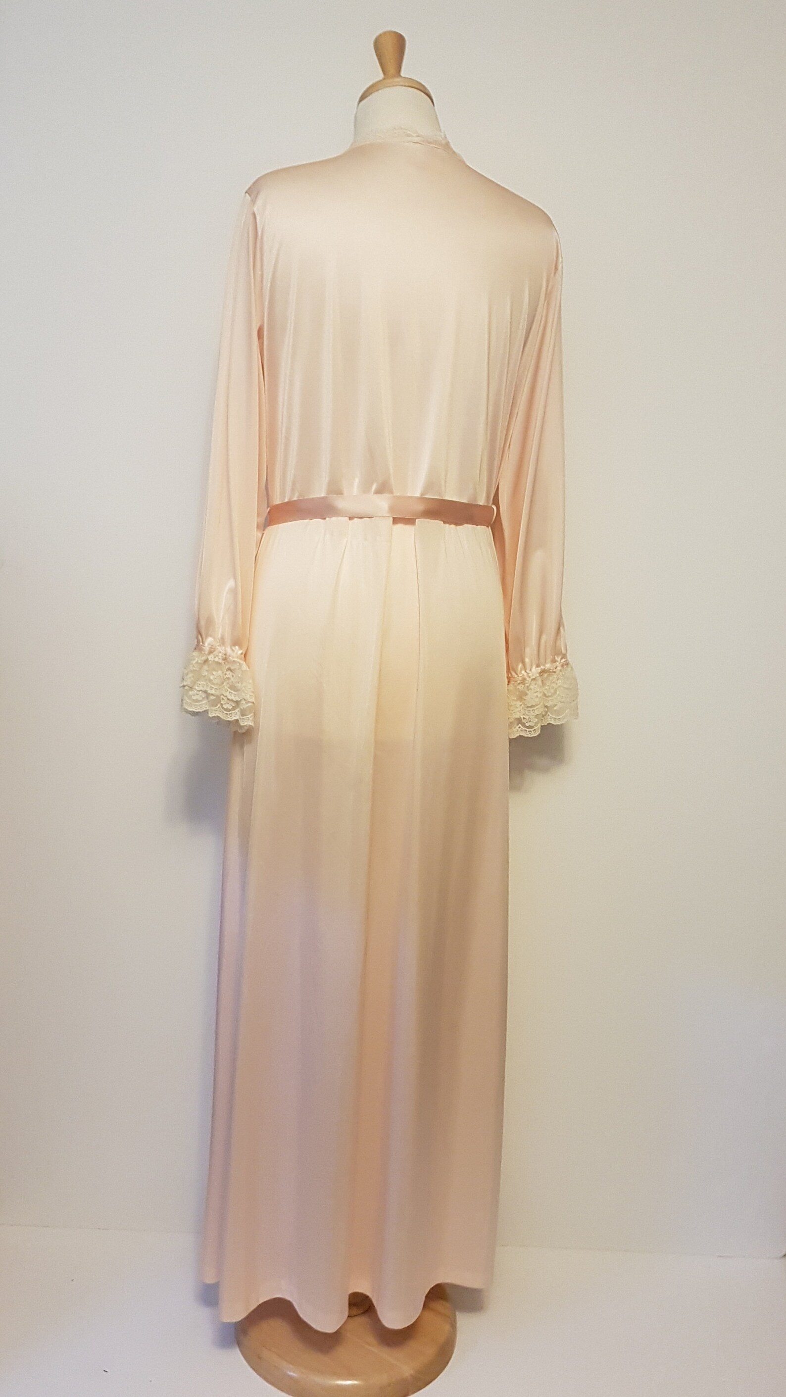 Vintage 1970's Pink Robe , Designed for Avon by Perri Ann, Lace Ruffled ...