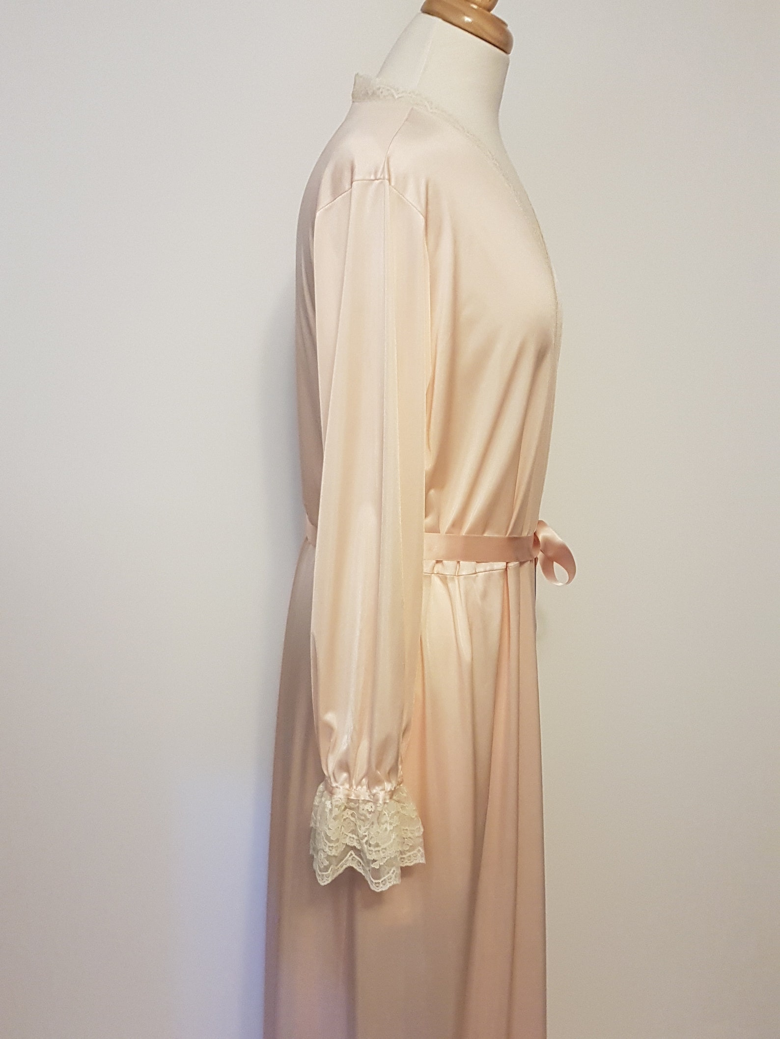 Vintage 1970's Pink Robe , Designed for Avon by Perri Ann, Lace Ruffled ...