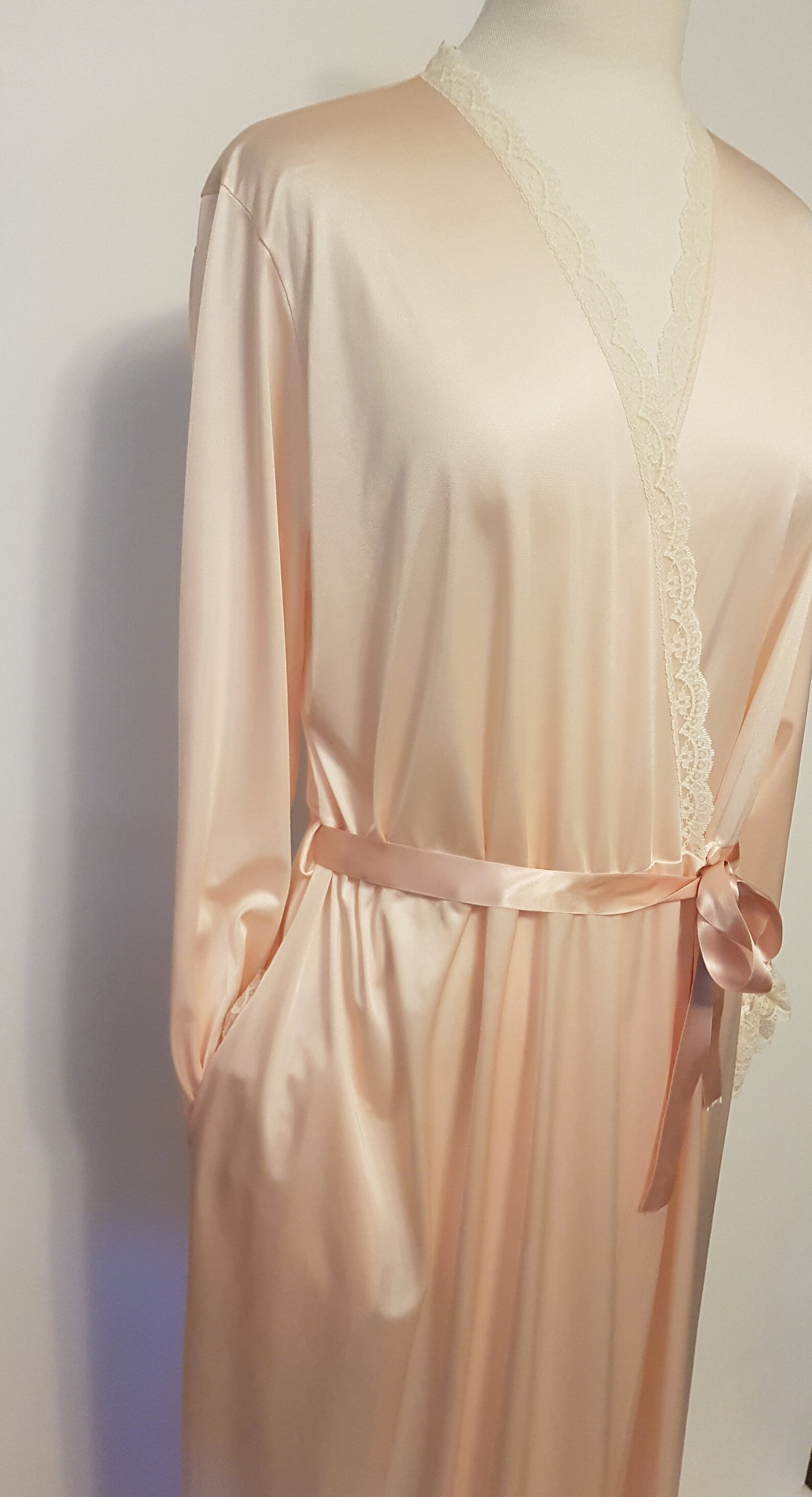 Vintage 1970's Pink Robe , Designed for Avon by Perri Ann, Lace Ruffled ...