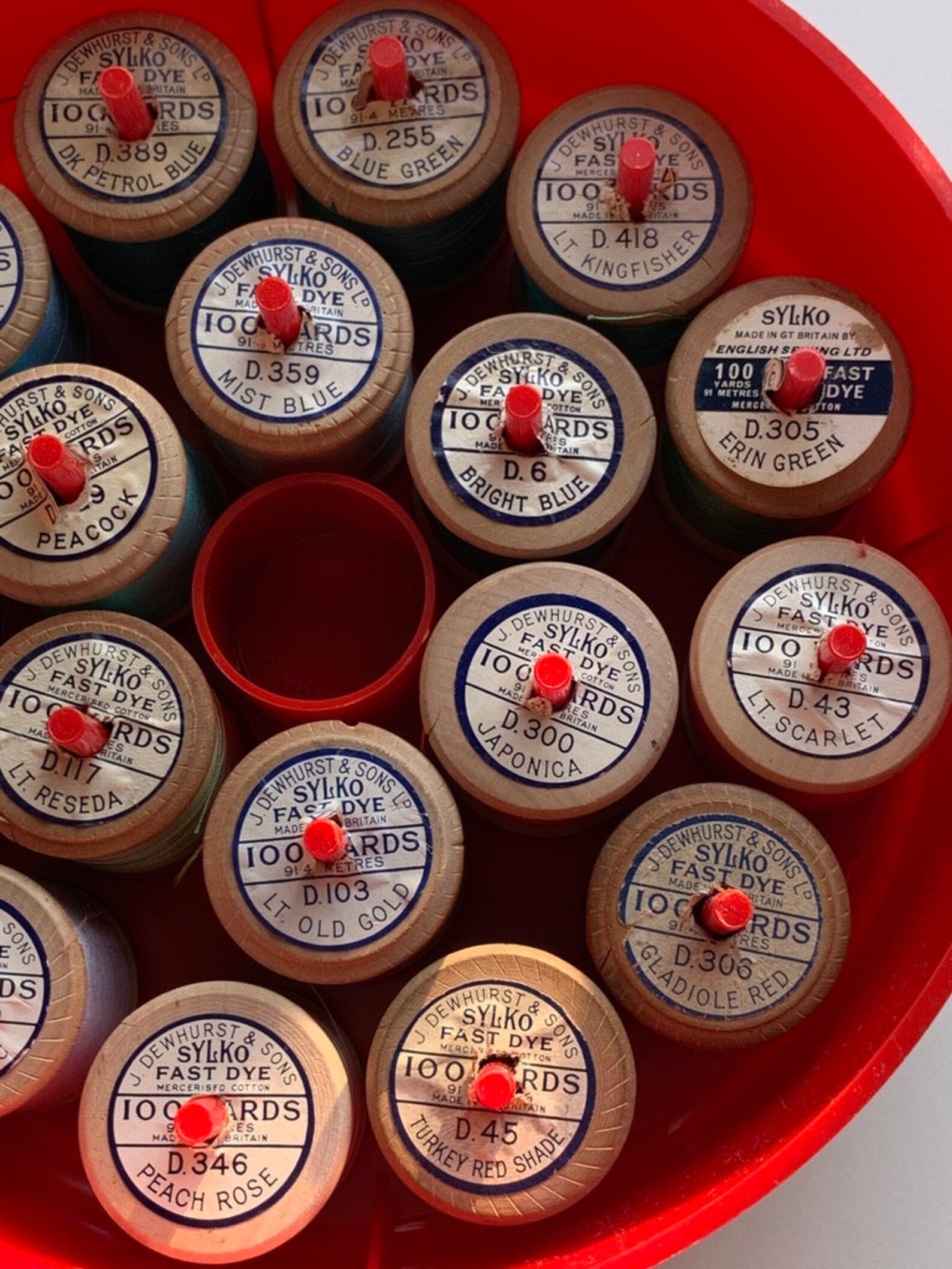 Vintage Plastic Thread Box With 18 Vintage Sylko Fast Dye - Etsy UK