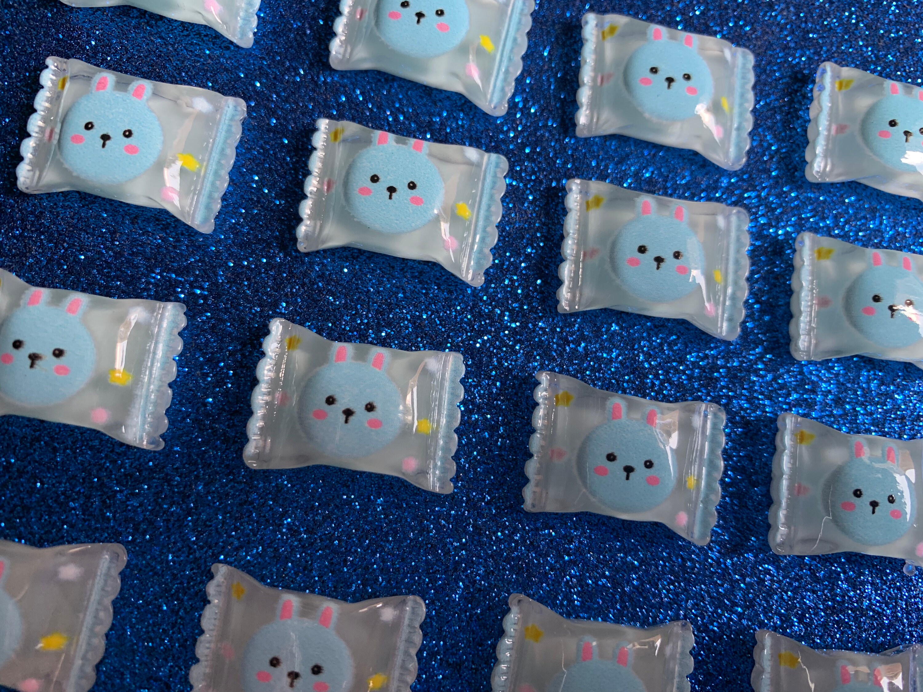 12pc dulce azul conejo caramelo resina flatback cabujón | Etsy