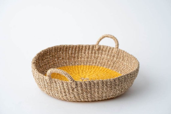 Shallow basket store