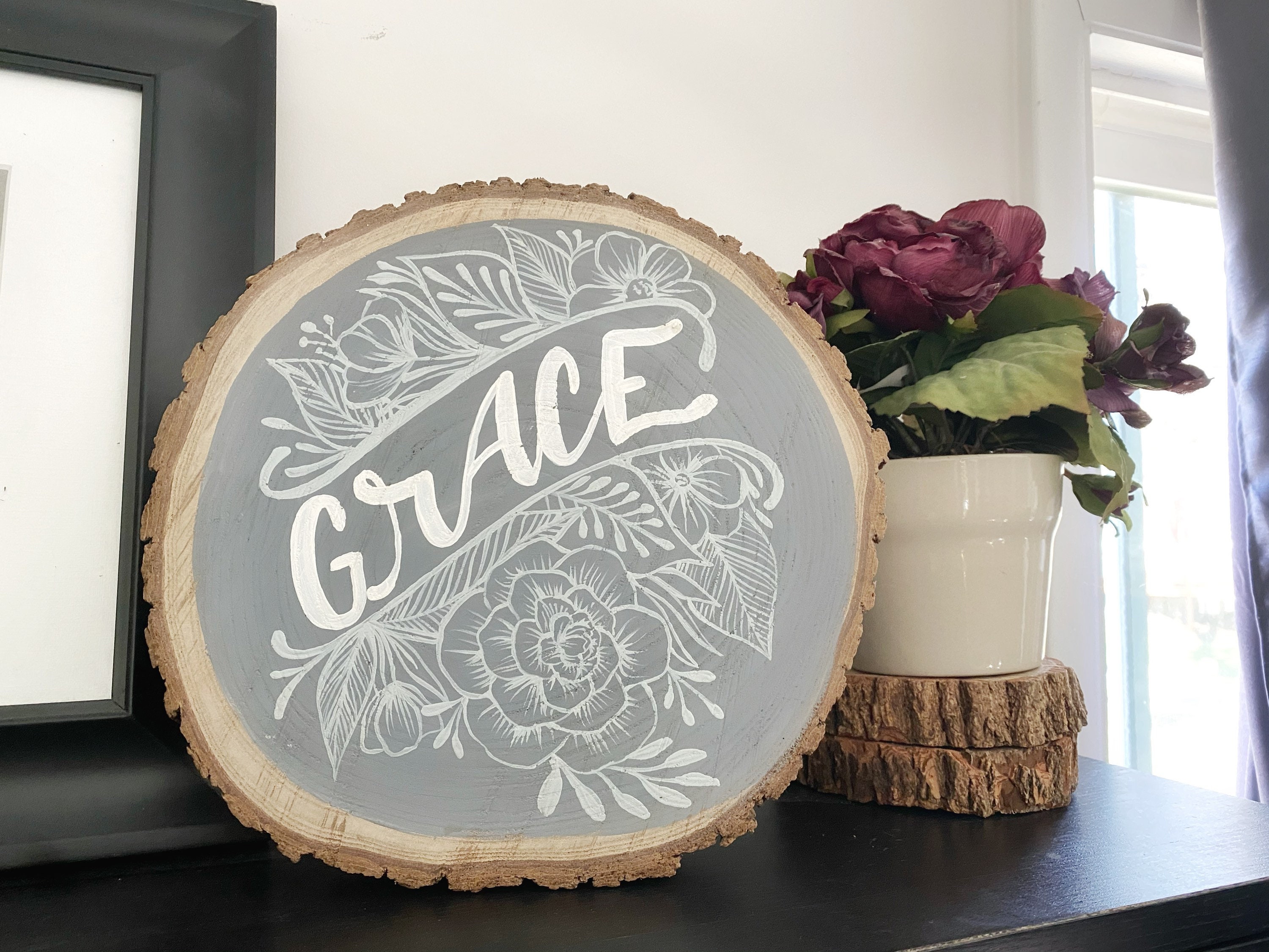 Acrylic Painting Grace Wood Sign // Painted wood slice etna.com.pe
