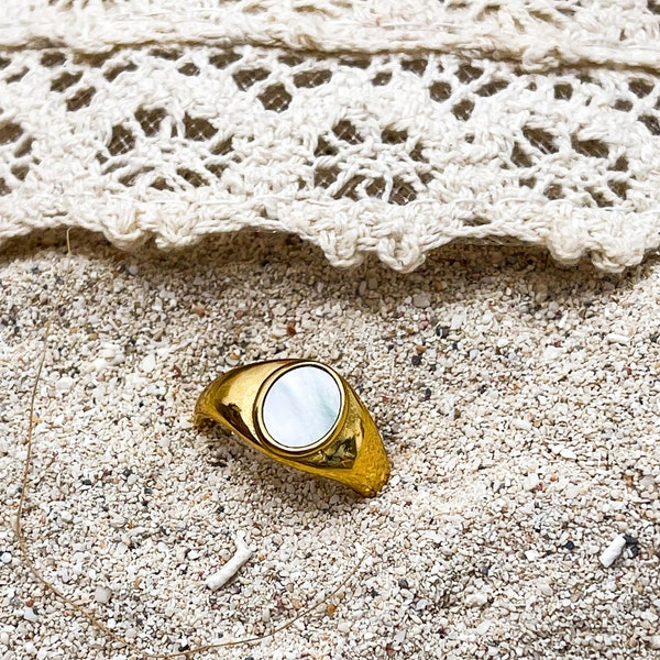 Pearl Signet Ring - Etsy