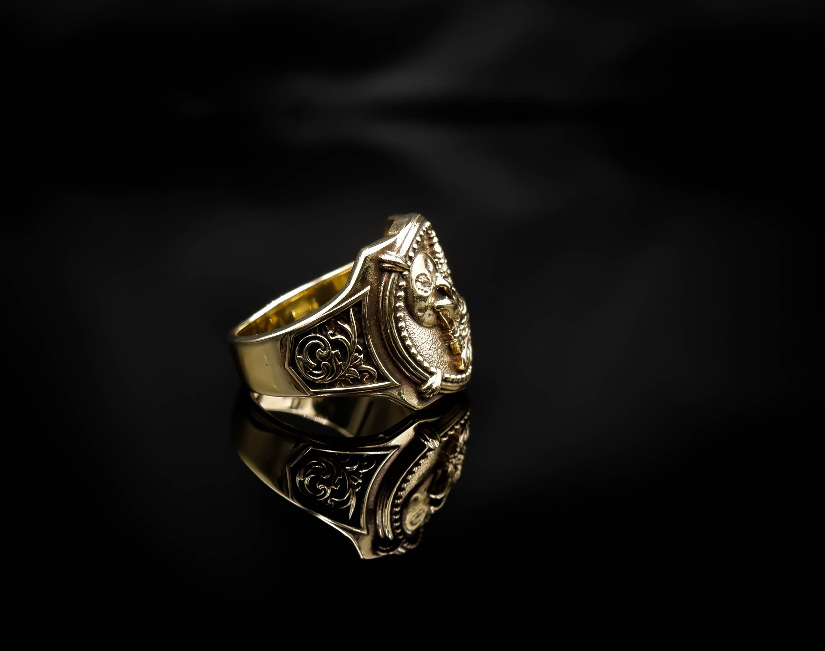 Howling Wolf Ring Wolf Ring Wolf on Full Moon Ring Animal - Etsy