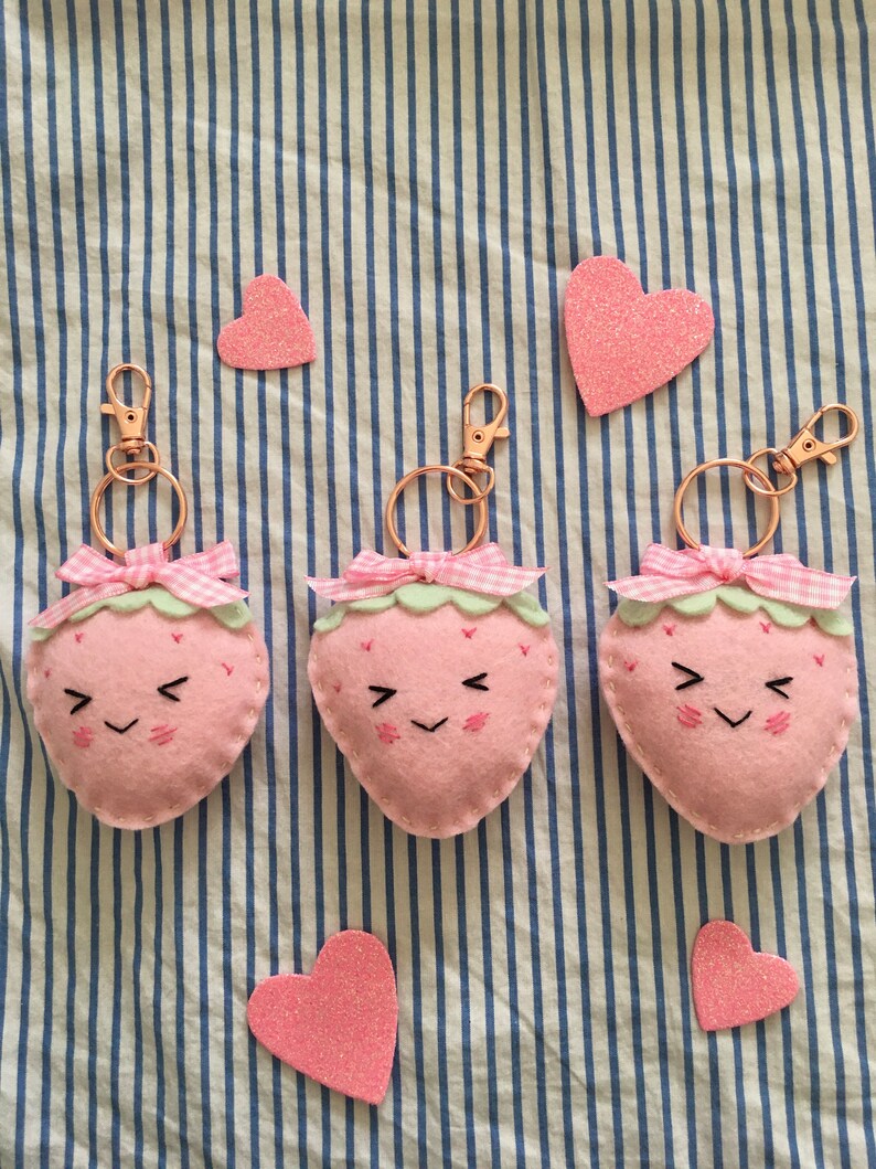 Felt Strawberry Keychain Kawaii, Valentine Gift, Friendship Gift Cute ...