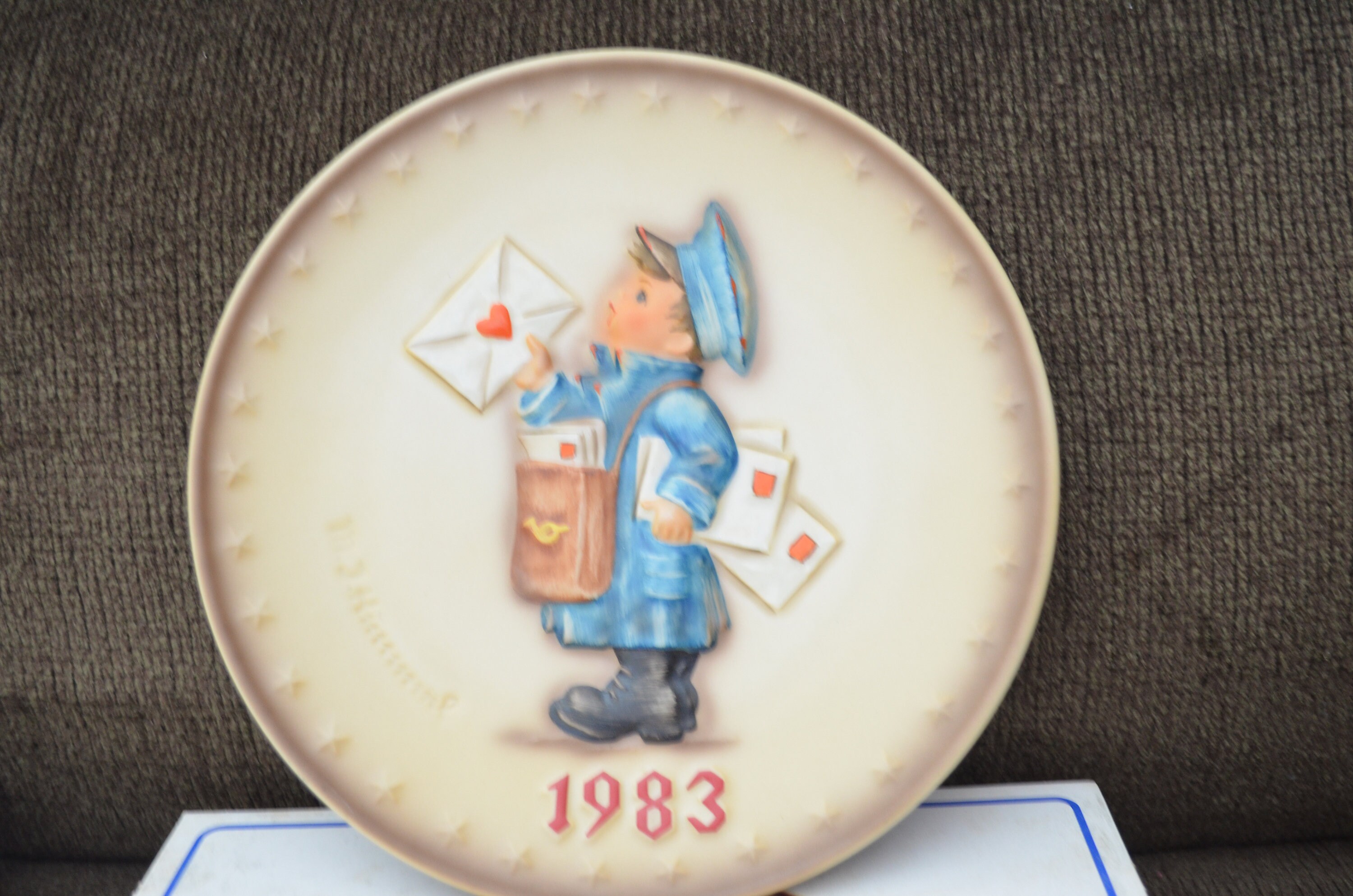 M.I. Hummel Annual Plate 1983 13th Edition "postman" Hummel Collectible ...