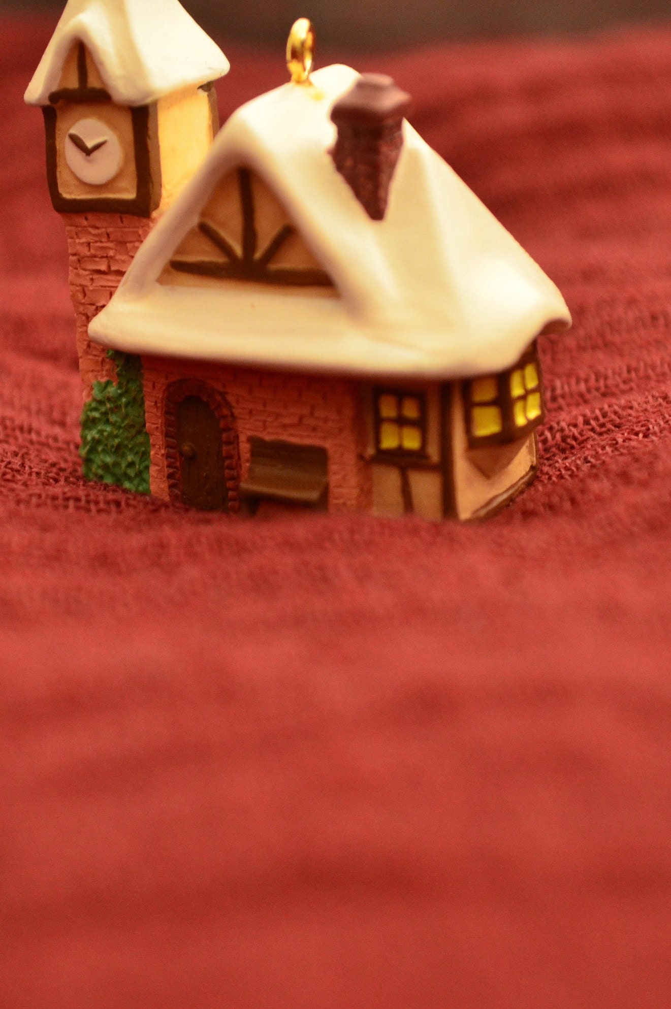 Hallmark "old English Villages" Tenth in the Series "depot" Holiday ...