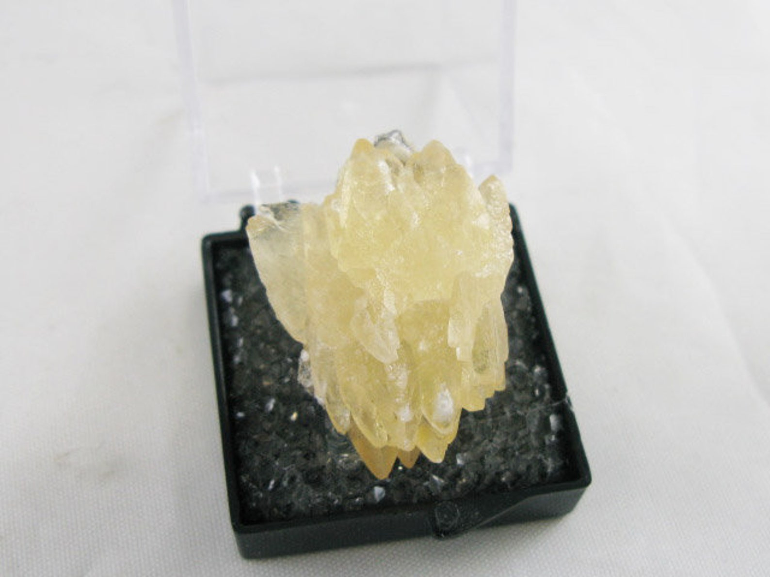 Calcite Michigan . Beautiful Natural Yellow Crystal Cluster. - Etsy