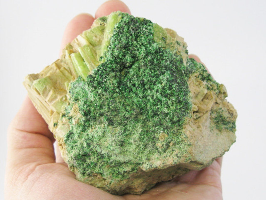 3.6 Garnet & Tremolite Quebec Canada 485g Beautiful Green Crystal Rock ...