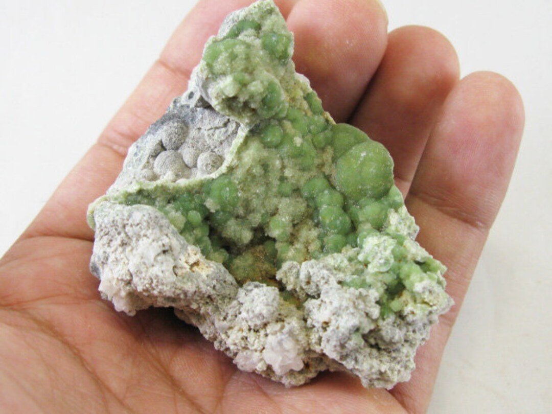 2.4 Wavellite 89g Arkansas Beau groupe rond vert de cristaux botryoïdal ...