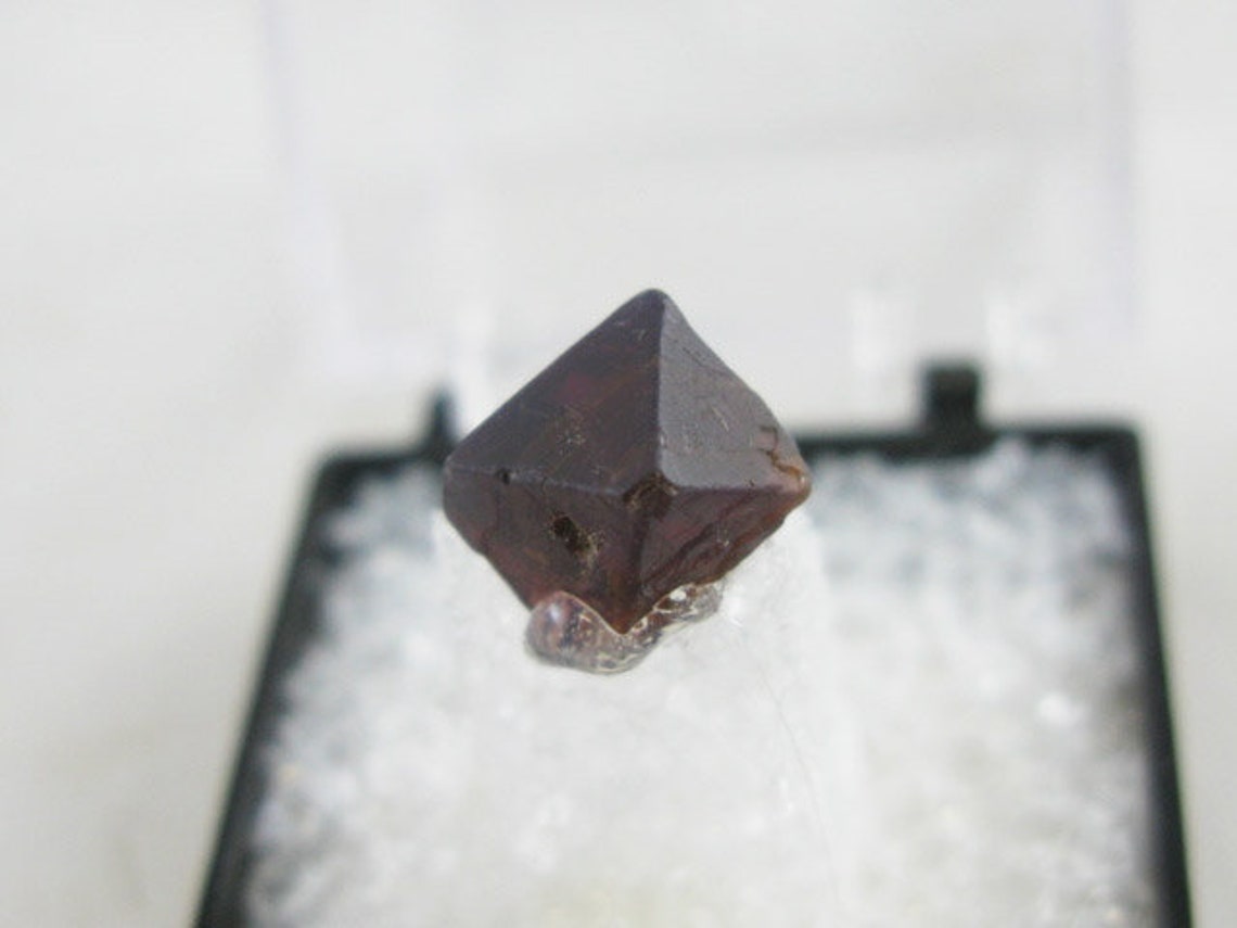 Spinel- Mogok, Myanmar (burma) Beautiful Natural Octahedral Crystal ...