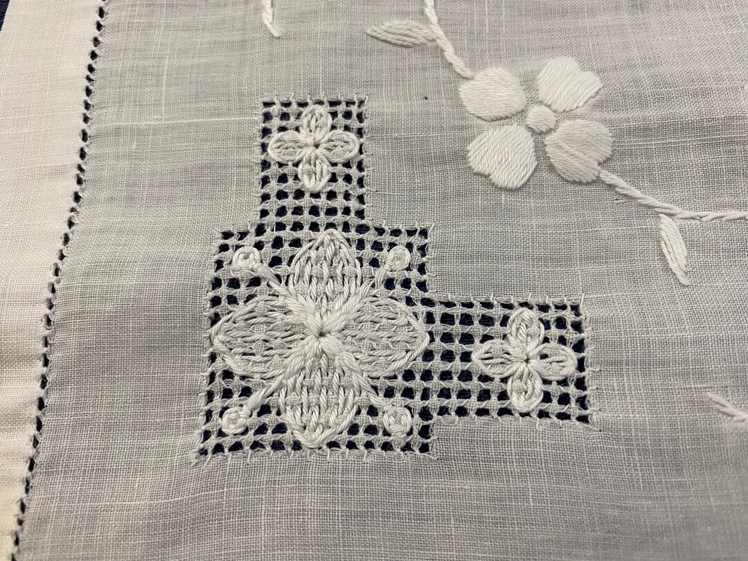 Handmade Deruta Drawn Thread Table Runner Vintage Linen Dresser Scarf ...