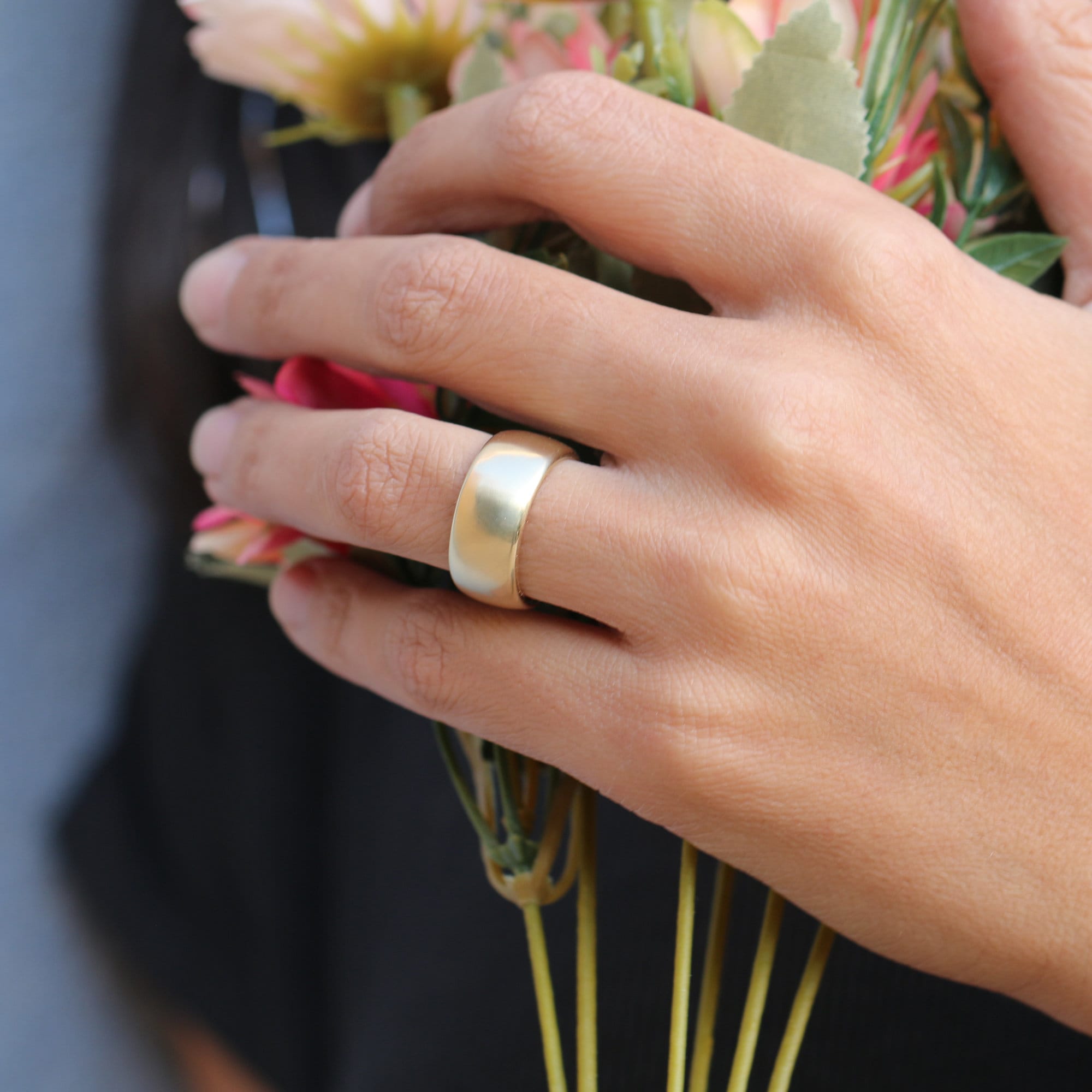 Thick gold wedding band womens store
