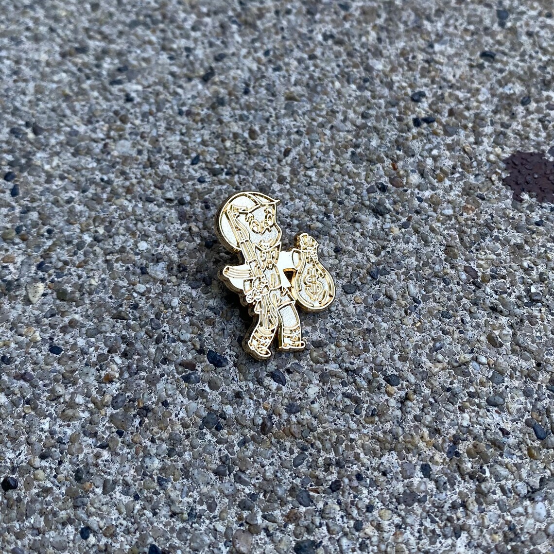 RR Soft Enamel Pin (gold) for (hats, Bags, Vest, Jackets, Beanies ...