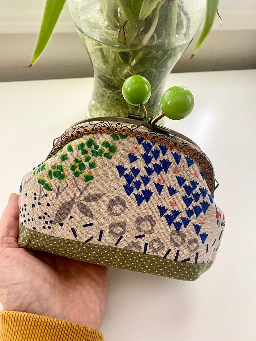 Black Japanese Flower Fabrickiss Lock Clasp Pouch/ Purse Kiss Lock ...