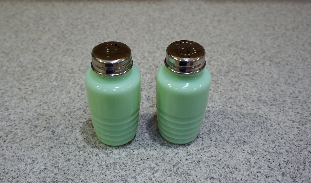 Vtg Art Deco Jadeite Salt and Pepper Shaker Set, Beehive Ribs, Large ...