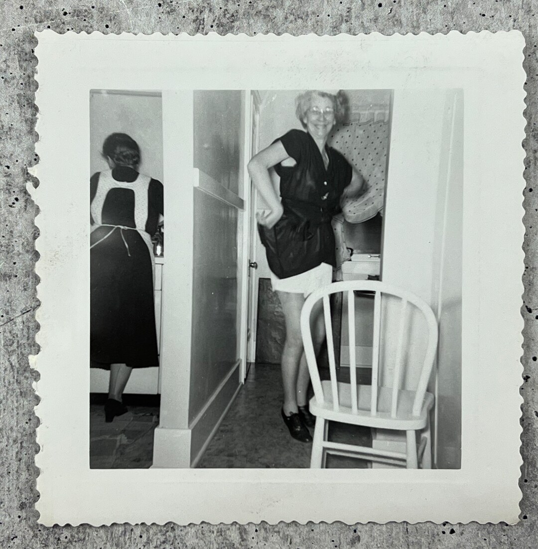 Original Vintage Photograph - Floozy Alert - Women #68-19 - Etsy