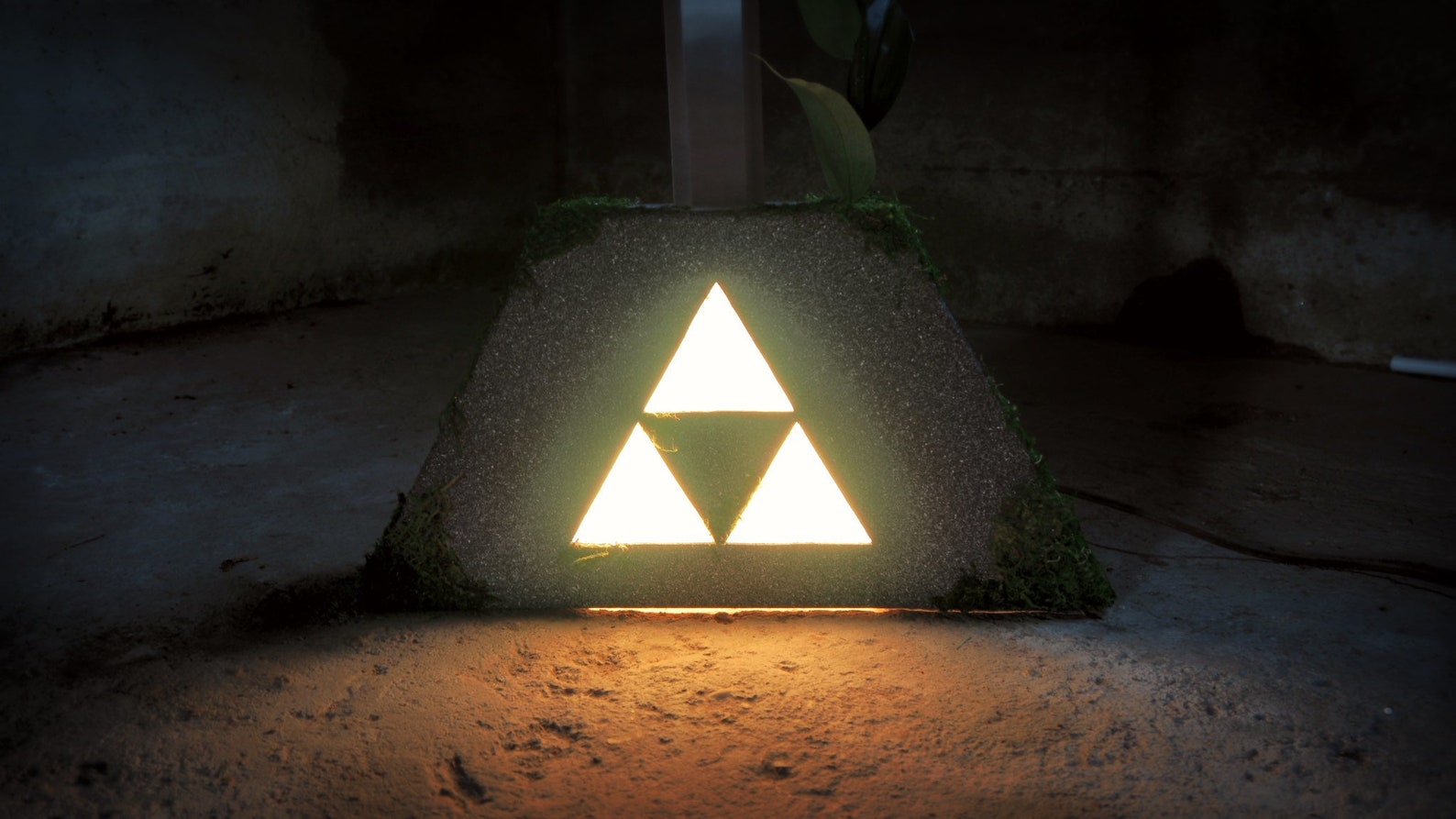 Legend of Zelda Light-up Triforce Display Pedestal of Time - Etsy