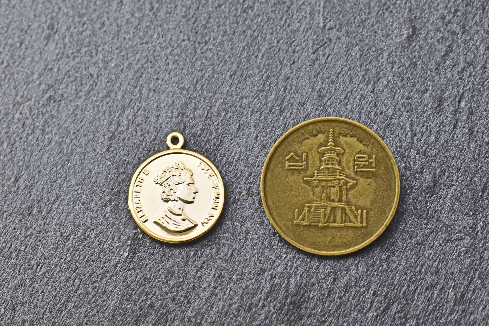 Coin Charm PA-04G 2pcs 16K Shiny Gold Plated Brass - Etsy