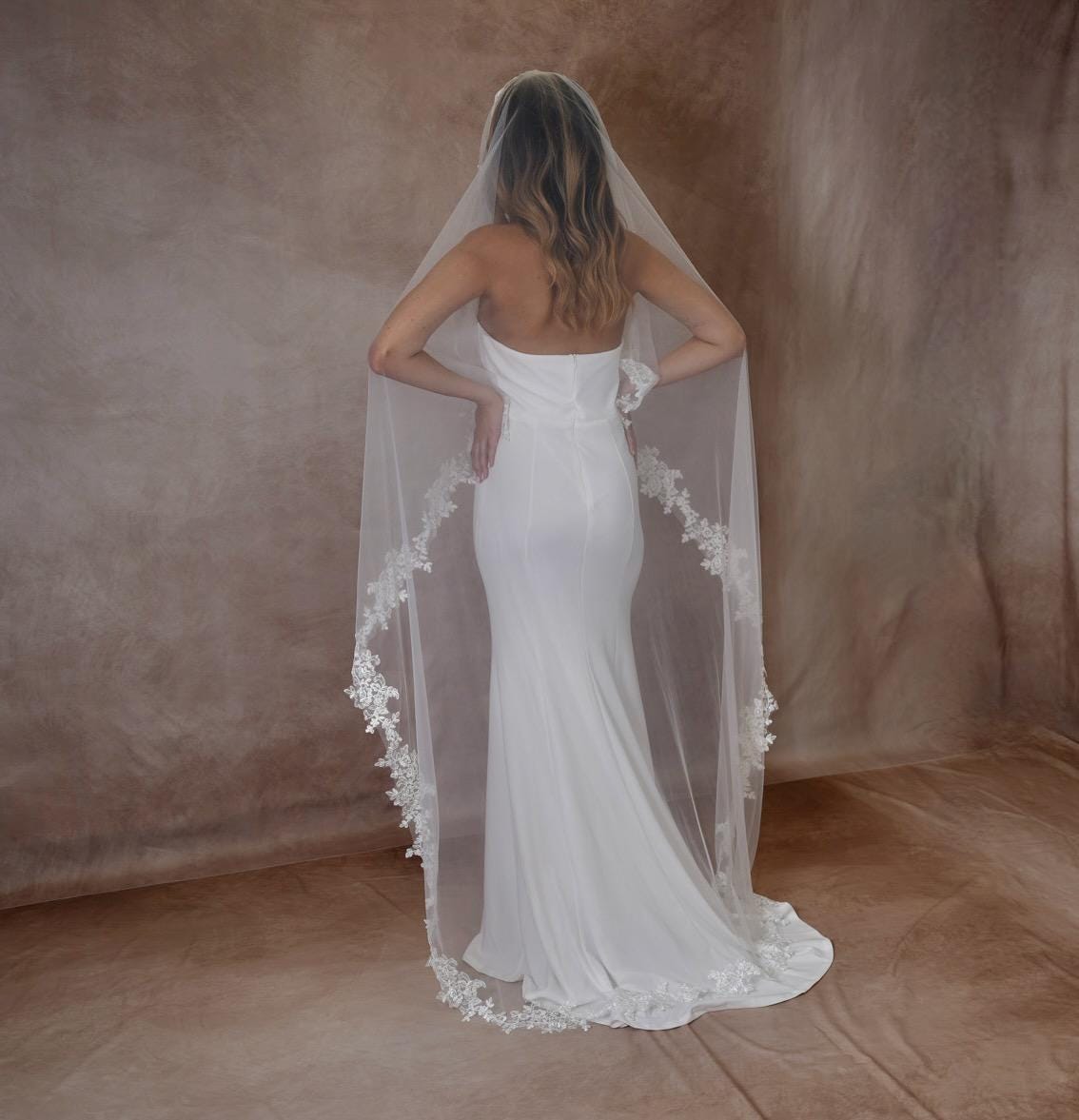 Wedding Veil Chantilly Lace Mantilla Veil Fingertip Veil Soft Tulle ...