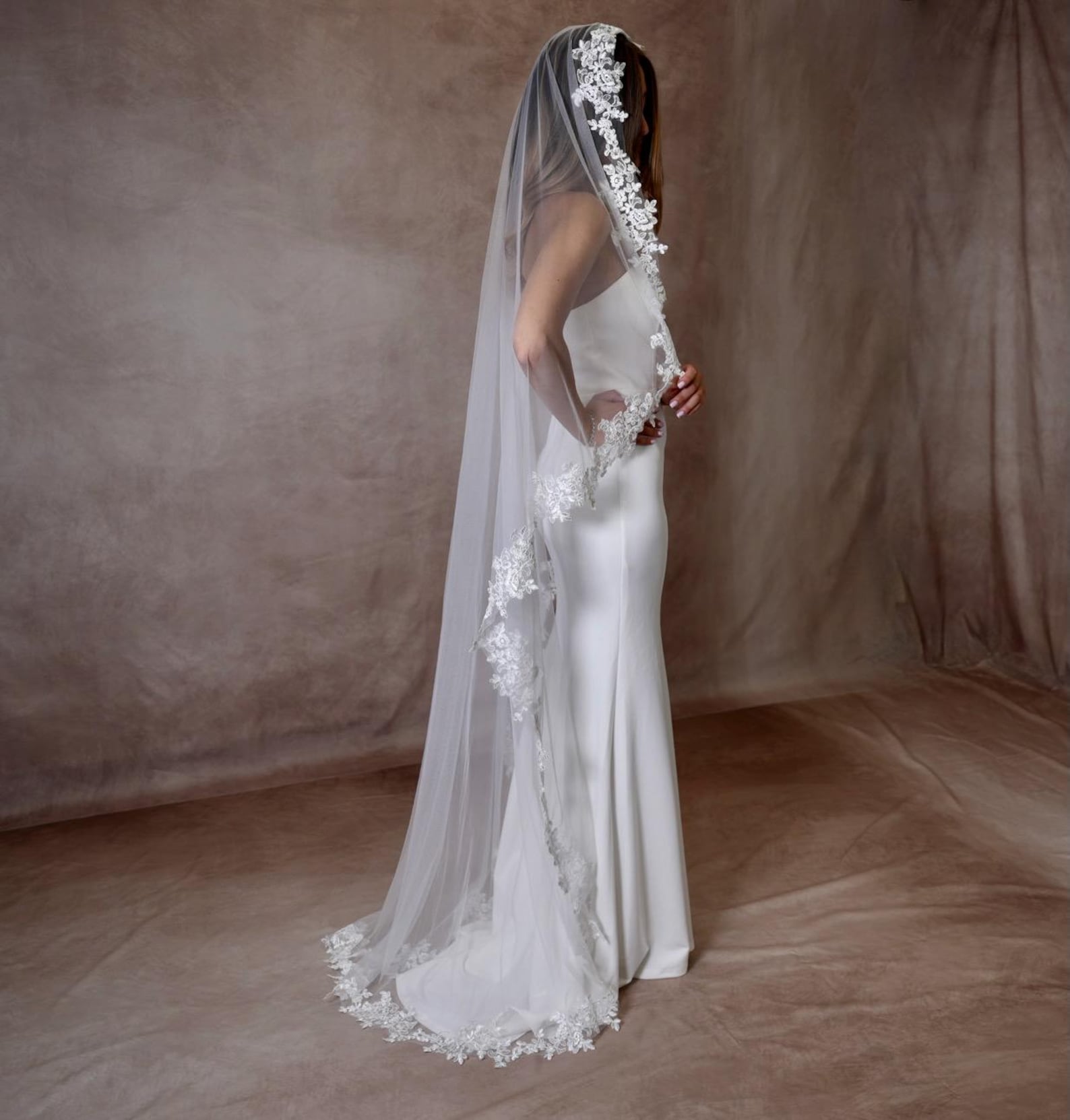 Wedding Veil Chantilly Lace Mantilla Veil Fingertip Veil Soft Tulle ...