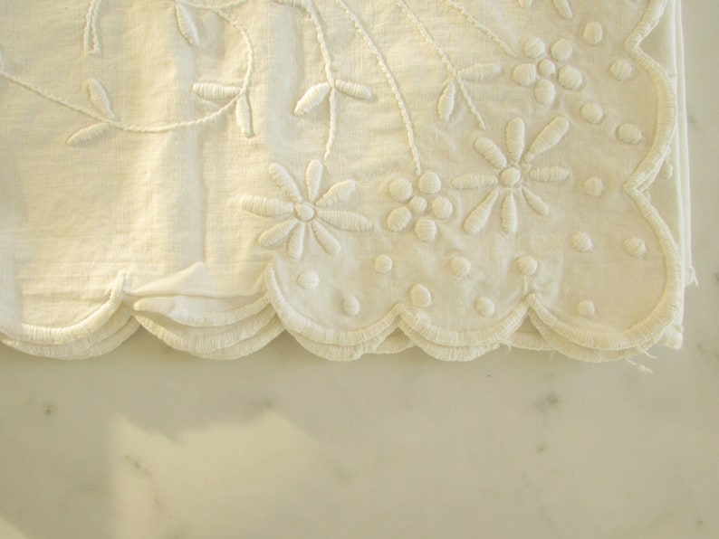 Vintage Whitework Floral Embroidered Table Runner / Vintage Embroidered ...