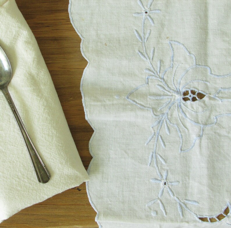 Vintage Cut Work Embroidery Table Runner / Vintage Linen Embroidered ...