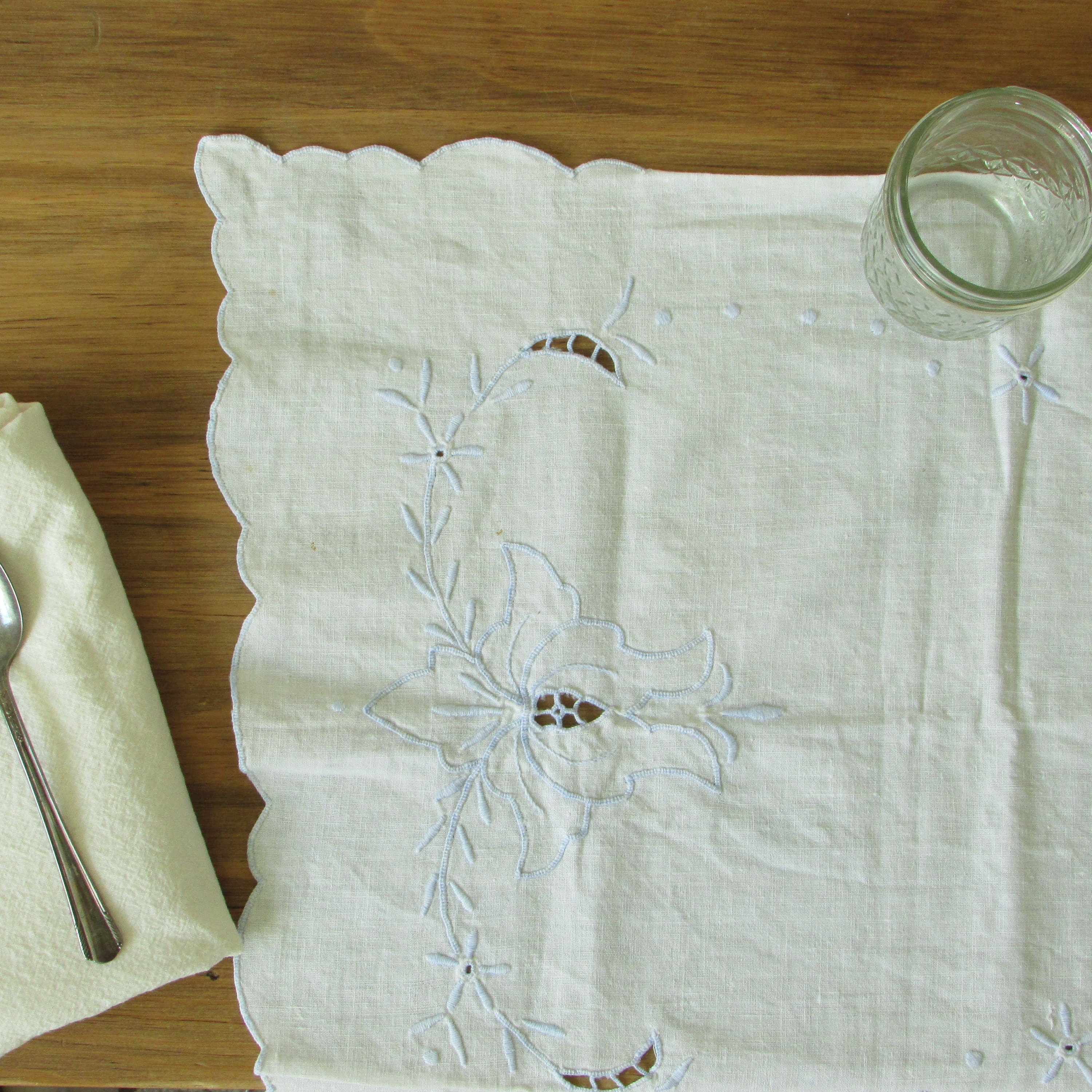 Vintage Cut Work Embroidery Table Runner / Vintage Linen - Etsy