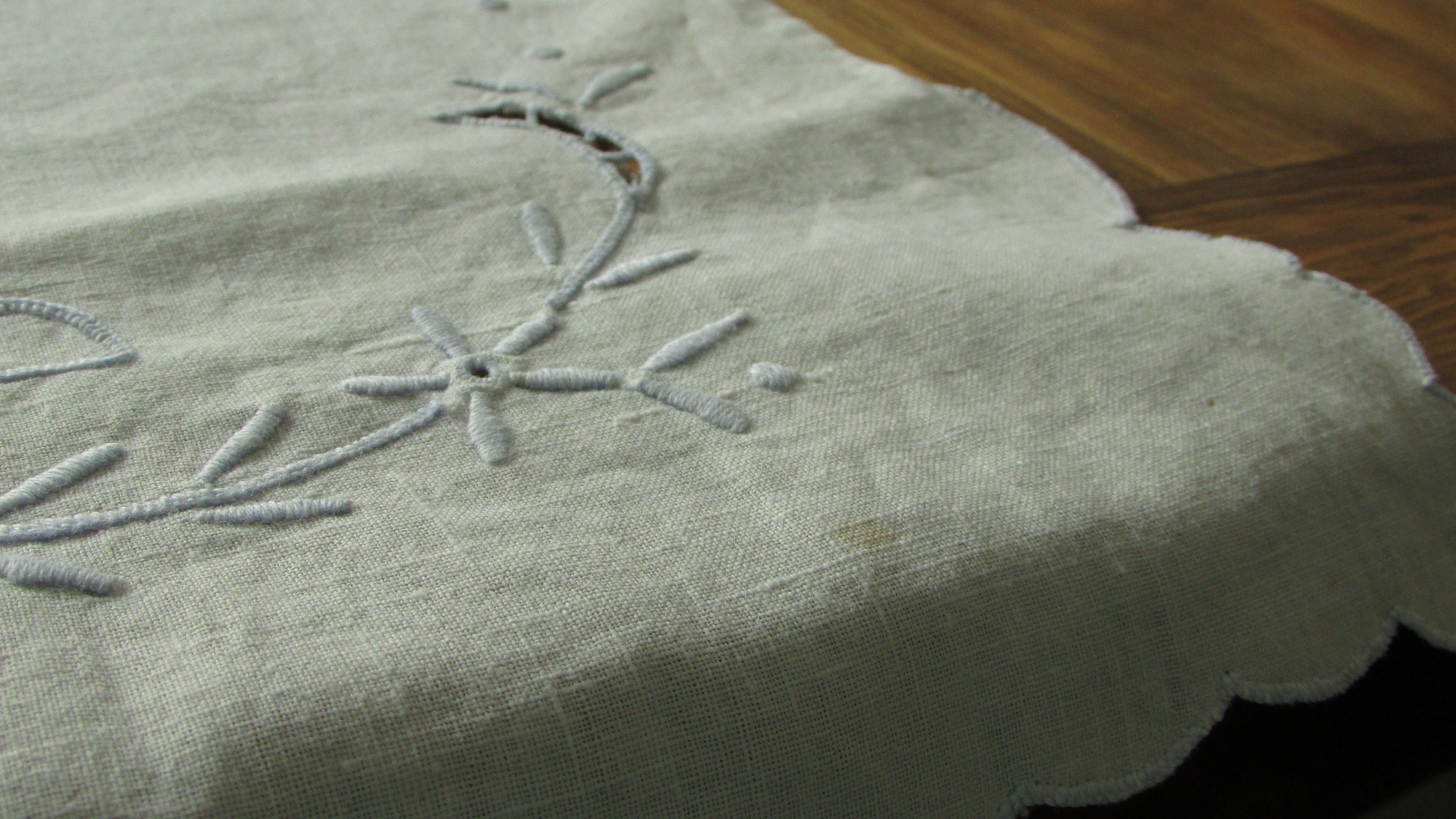 Vintage Cut Work Embroidery Table Runner / Vintage Linen - Etsy