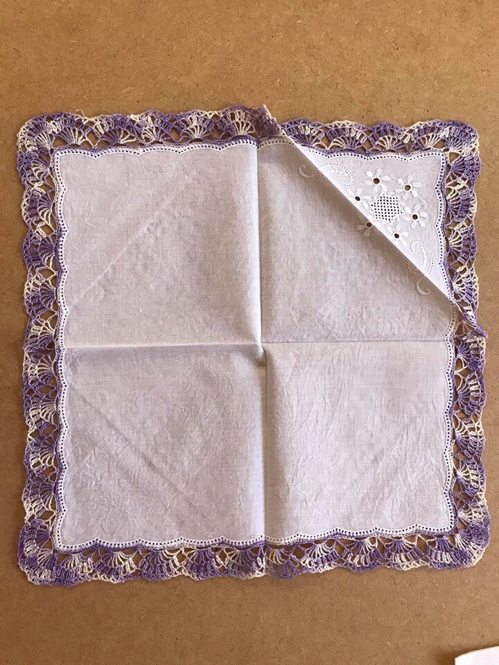 Set of 4 Small White Handkerchiefs With Lace and Embroidery ...