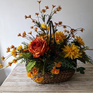Centerpiece in Shades of Fall Colors and Flowers - Etsy