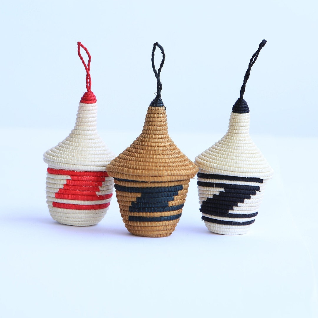 Mini Lidded Rwanda Basket: Handwoven Sisal Ornament - Etsy