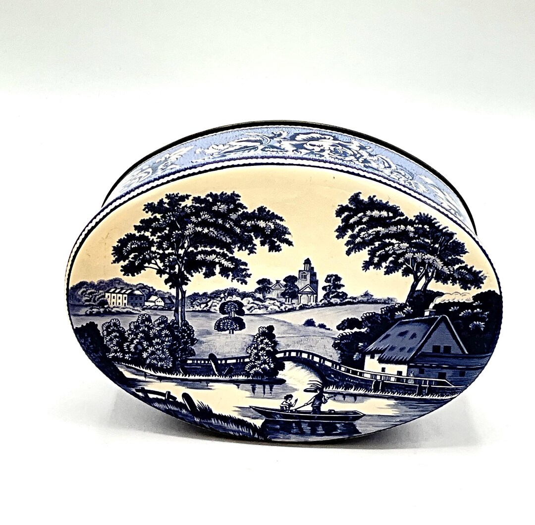 Gorgeous Collectible and Vintage, Tin, Love, Metal, Oval, by Daher, Mid ...