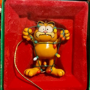 Gorgeous Collectible and Vintage Ornament as Garfield Holding Lights ...