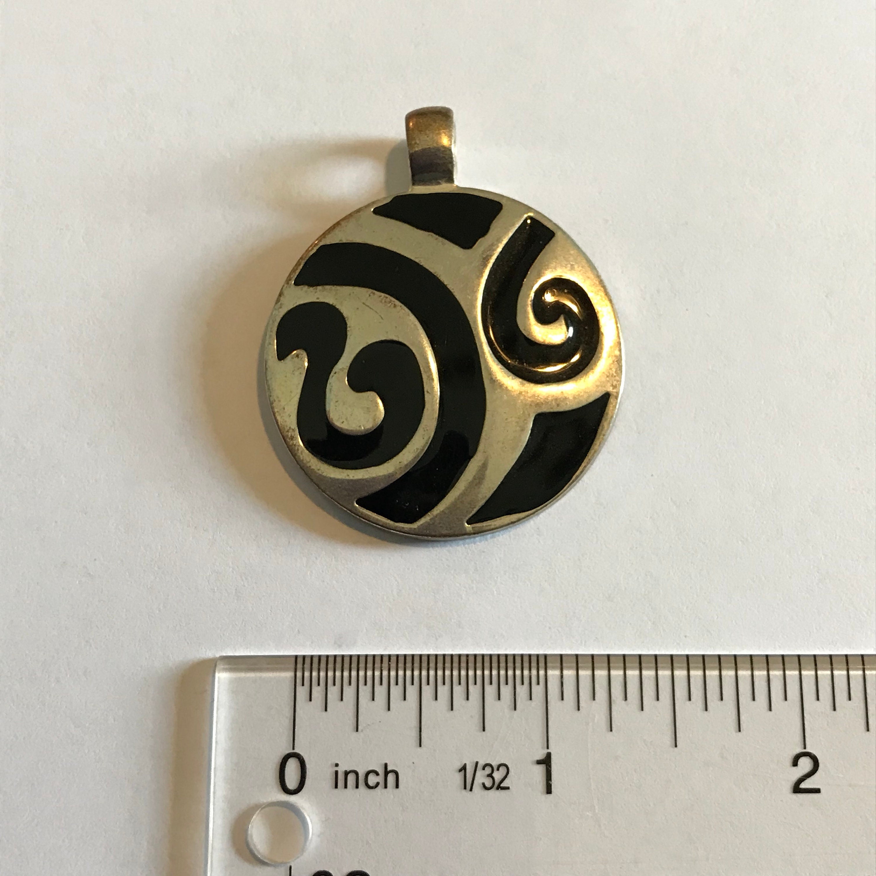 Round Pendant - Etsy