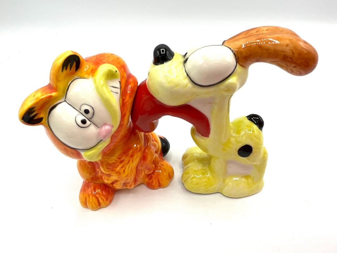 Gorgeous Collectible and Vintage Garfield and Odie Salt or Pepper ...