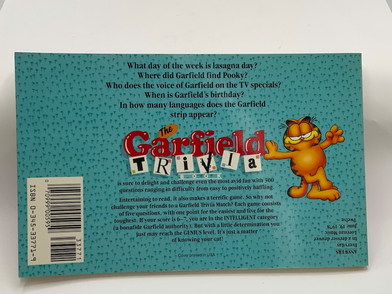Gorgeous Collectible and Vintage Garfield Trivia Book and Throw His ...