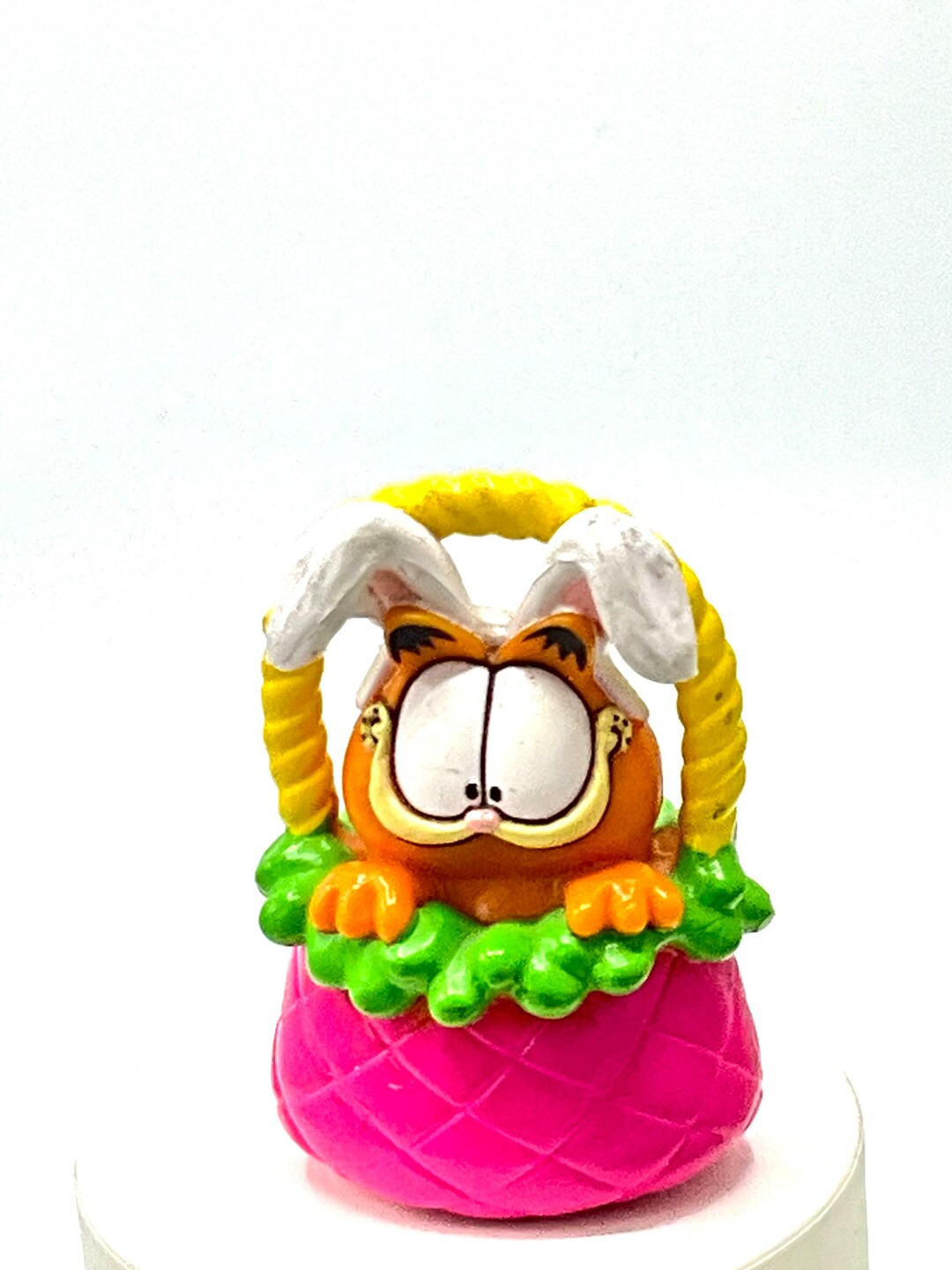 Gorgeous Collectible and Vintage Rare Garfield With Basket, PVC, Eggs ...