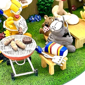 Gorgeous Collectible and Vintage Garfield Summer Barbecue by Danbury ...