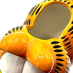 Gorgeous Collectible and Vintage Garfield 3D Vase, Garfield With Long ...