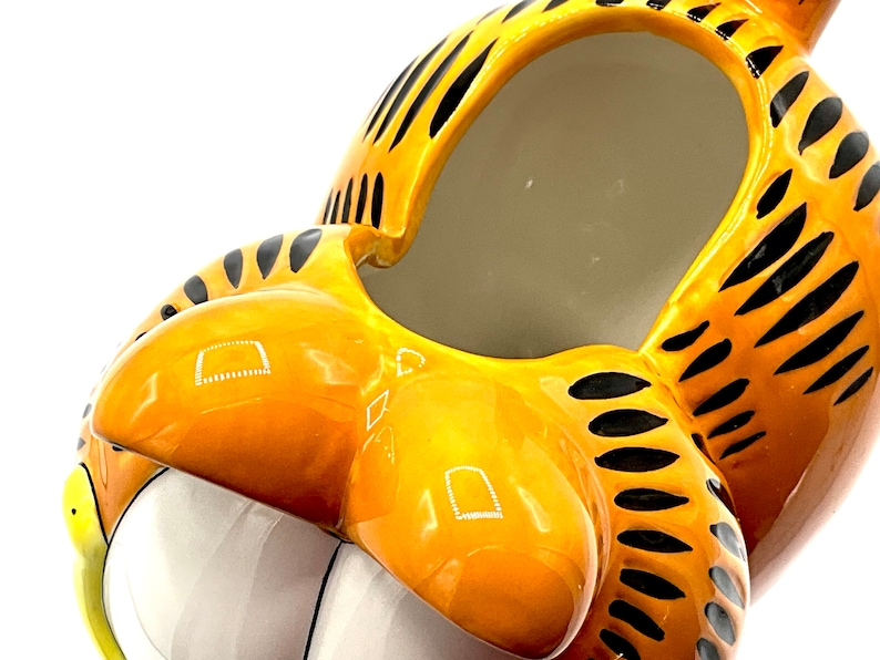 Gorgeous Collectible and Vintage Garfield 3D Vase, Garfield With Long ...
