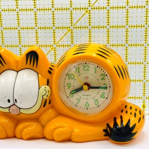 Gorgeous Collectible and Vintage Garfield Clock, Alarm Desk, Cat ...