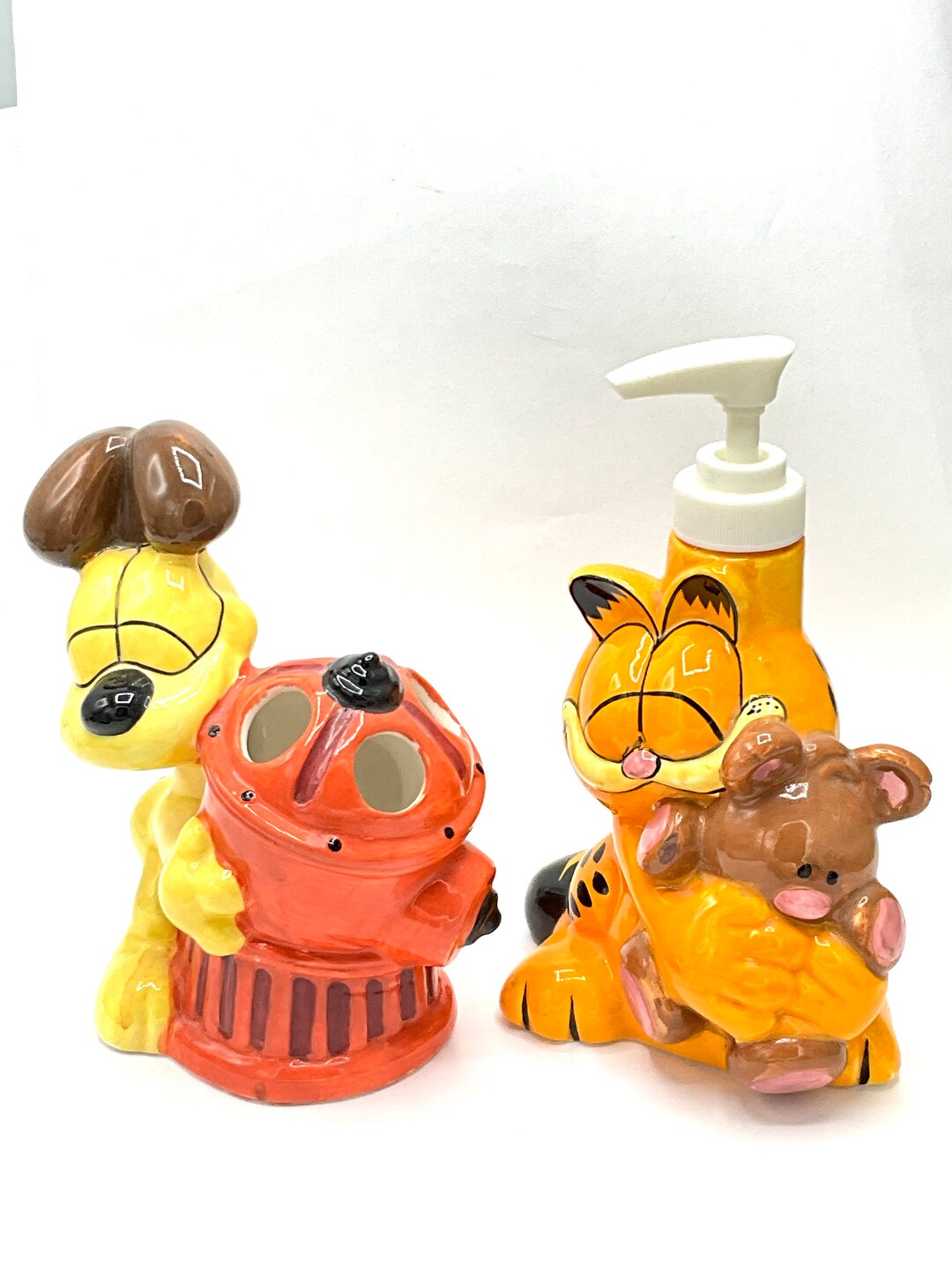 Gorgeous Collectible and Vintage Garfield as Ceramic Soap Pump Bottle ...
