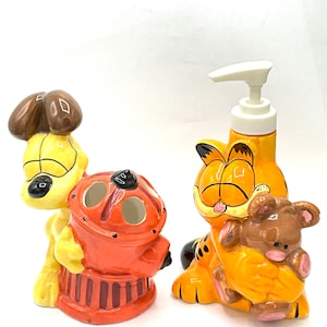 Gorgeous Collectible and Vintage Garfield as Ceramic Soap Pump Bottle ...