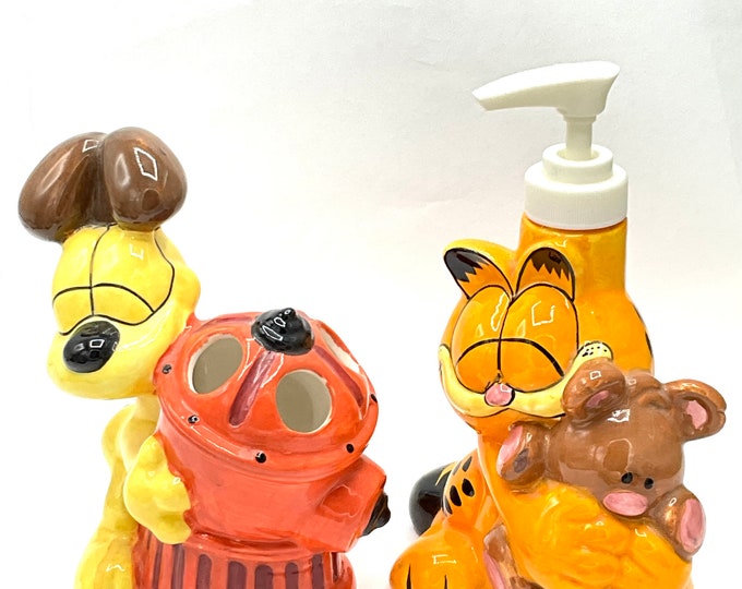 Gorgeous Collectible and Vintage Garfield as Ceramic Soap Pump Bottle ...