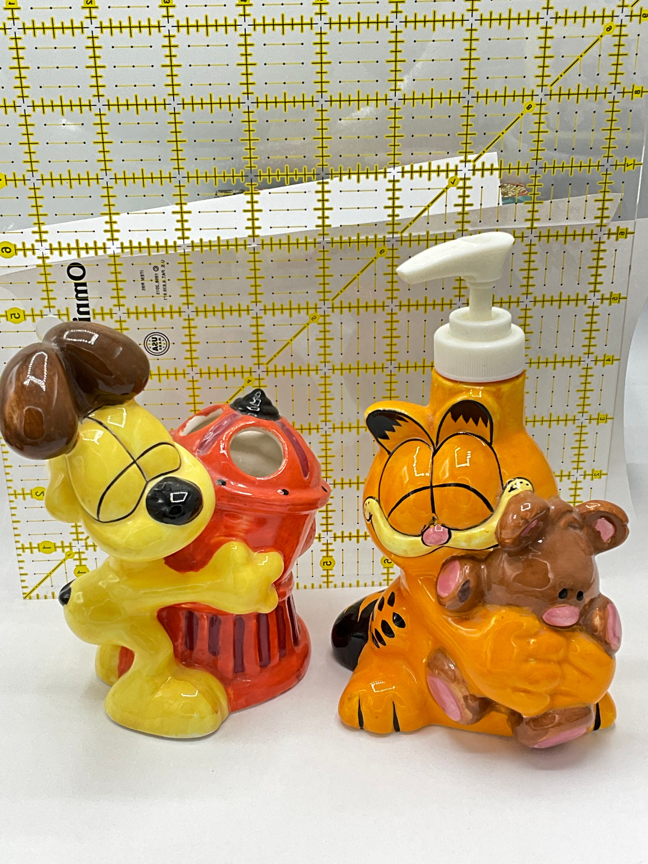 Gorgeous Collectible and Vintage Garfield as Ceramic Soap Pump Bottle ...