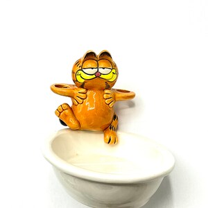Gorgeous Collectible and Vintage Ceramic Garfield Toothbrush Holder and ...